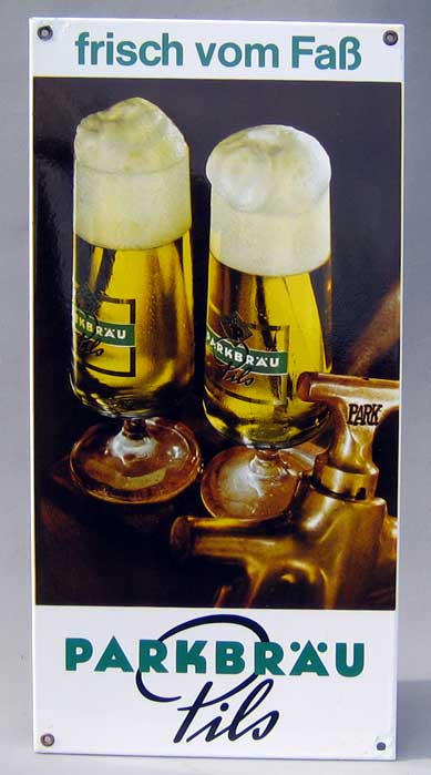 Alte Emailschilder und originale Werbeobjekte